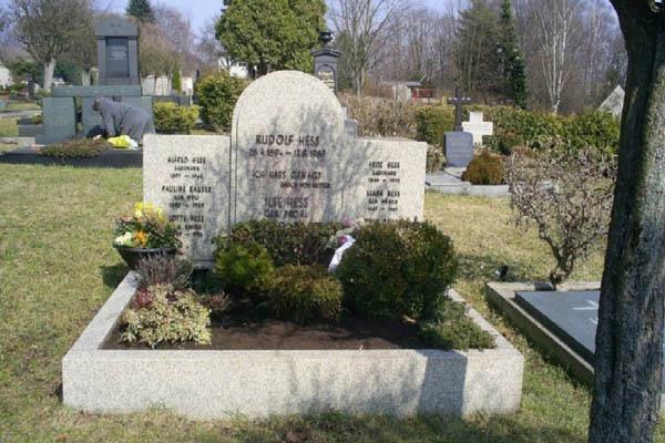 Desmantelan la tumba de Rudolf Hess, el lugarteniente de Hitler - La ...