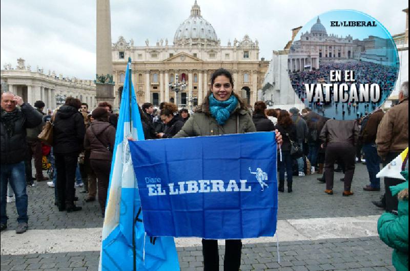 La bandera argentina y la de EL LIBERAL, en la histórica plaza ...