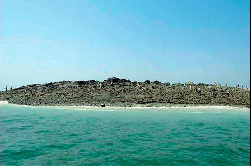 El terremoto hizo "nacer" una nueva isla en el mar Arábico - En la ...
