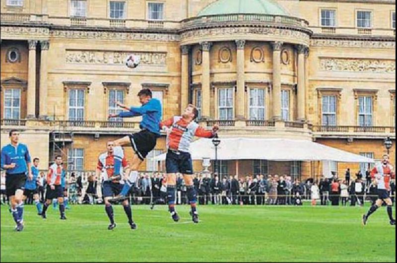 Fútbol: se cumplen 150 años de la creación del reglamento y la primera ...