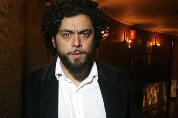 Alberto Ajaka pasará de antigalán al personaje maldito de una novela ...