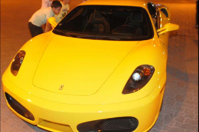 Un santiagueño adquirió esta semana la única Ferrari amarilla que hay ...