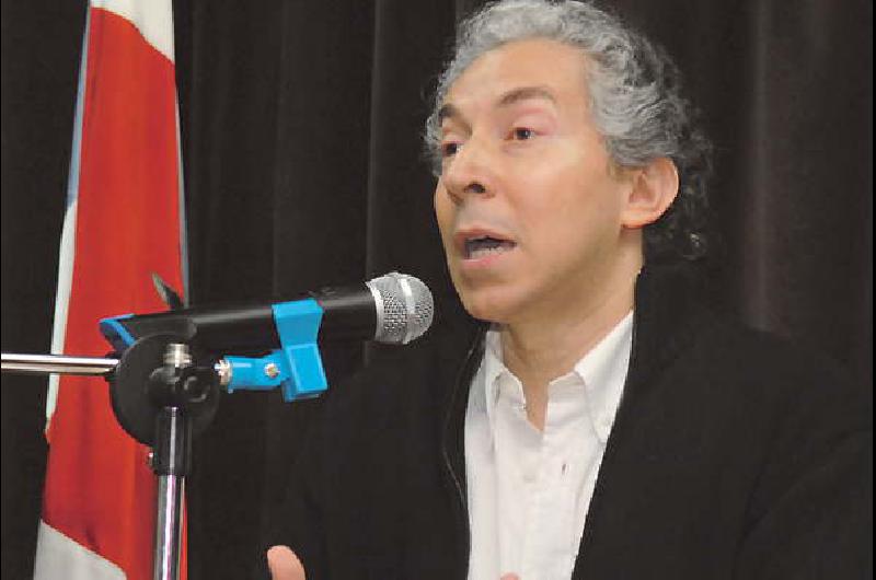 El biblista Ariel Álvarez Valdés presentó su nueva obra literaria ...