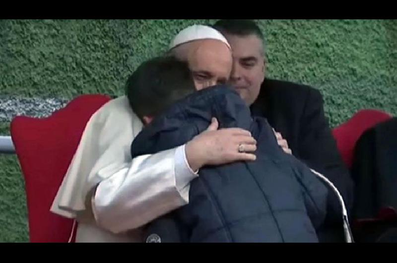 Video | Un nene le pregunta a Francisco si su padre ateo está en el cielo - El pequeño de 10 ...