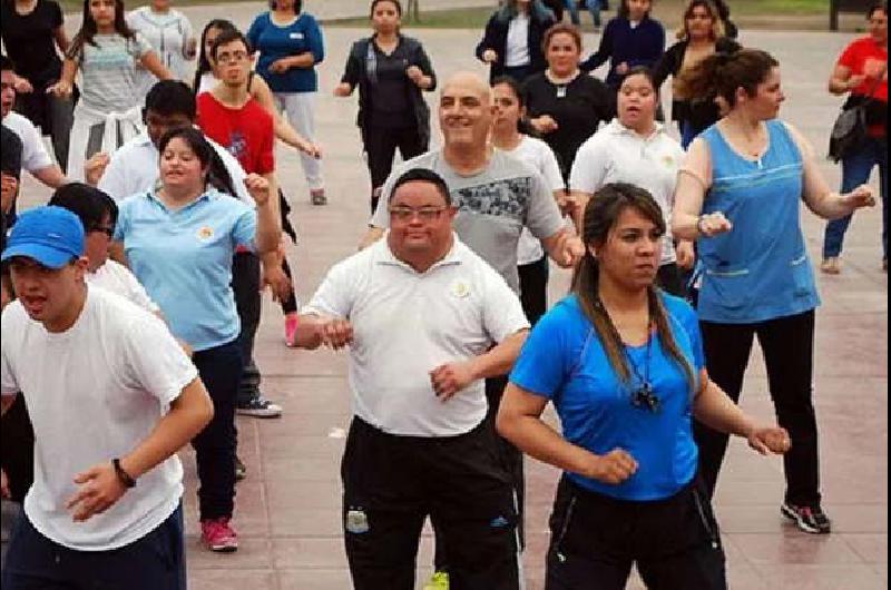 Asaim desarrolló una clase de ritmos en plaza Belgrano - El Instituto ...