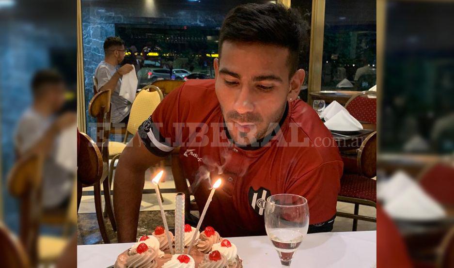 Con un clima distendido, Jonathay Bay celebró su cumpleaños con el ...