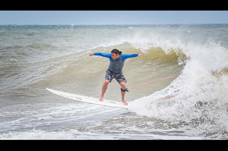 El arte sobre las olas: gran festival de surf con tablas largas - El ...