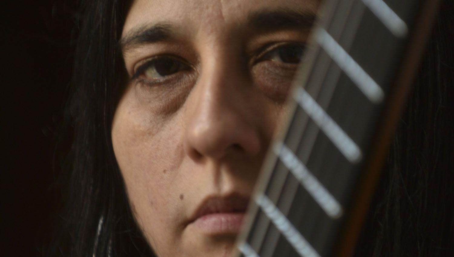 ARACELI MATUS, LA NIETA DE MERCEDES SOSA, SE LANZA COMO SOLISTA - La cantante, docente y ...