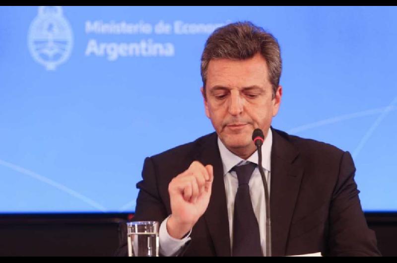 Recomponer las reservas o devaluar la moneda, el diagnóstico al que se enfrenta Massa - Por ...