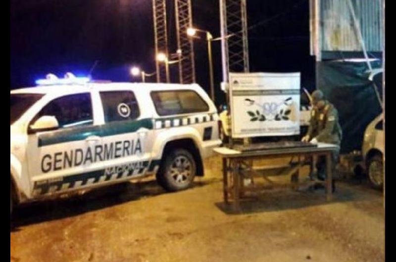 Suboficial de Gendarmería fue acusada de vejaciones durante un control: "Le dio una palmada en ...