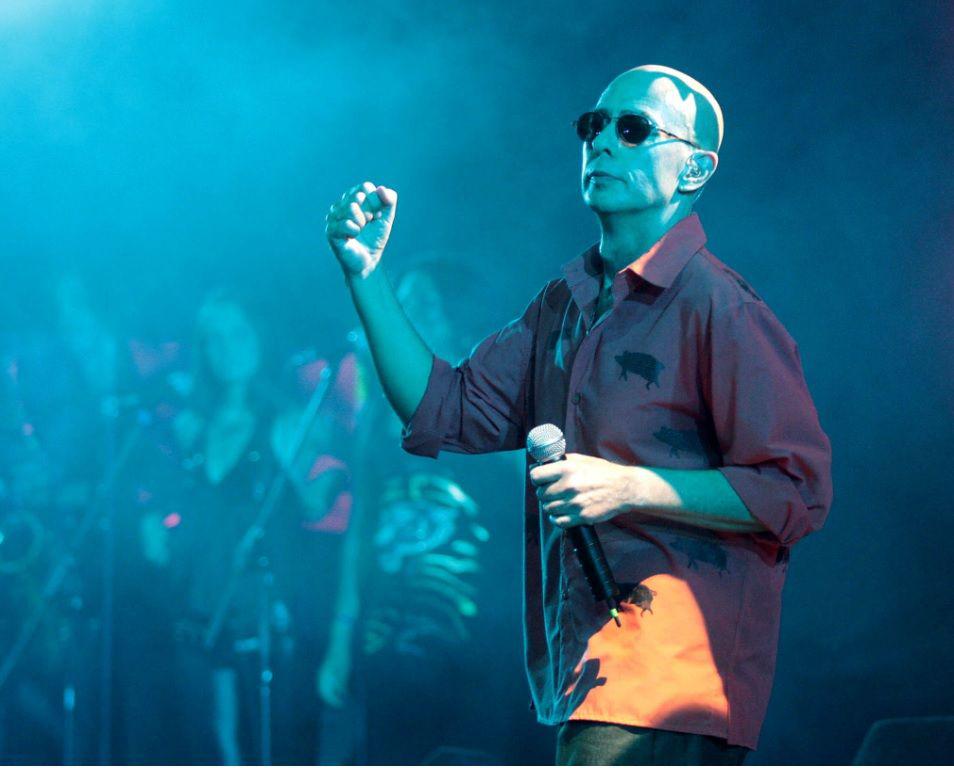 El Indio Solari cumple 74 años y sus seguidores lo homenajean en las ...