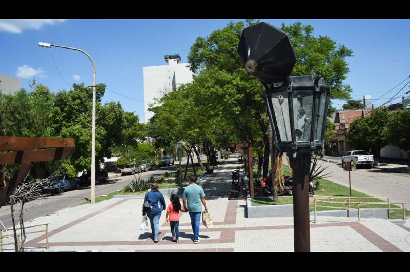 Denuncian nuevos actos de vandalismo en el paseo España - Desde la Municipalidad de la Capital ...