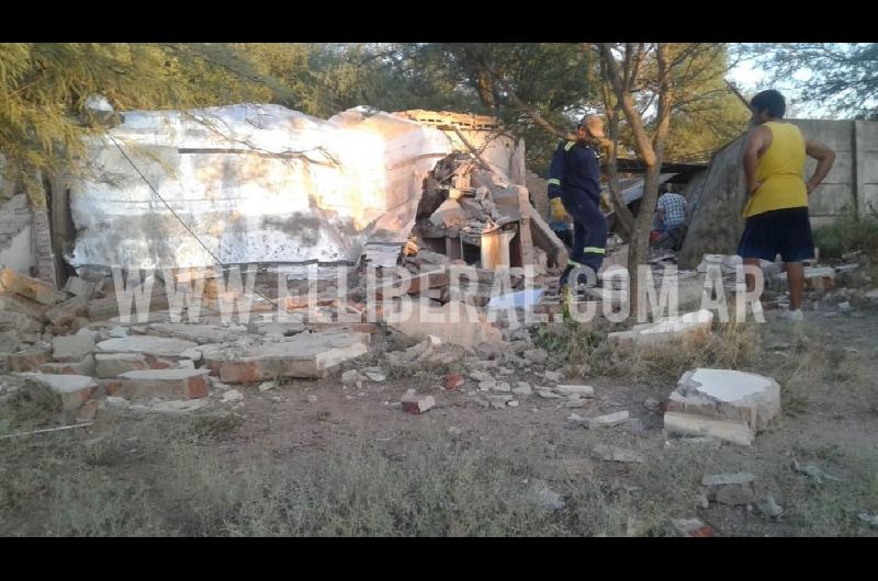 Explotó una garrafa, se derrumbó una vivienda y su dueño sufrió gravísimas heridas - Personal ...