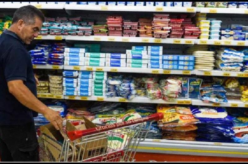 Por la suba de precios, la gente compra menos en autoservicios y ...