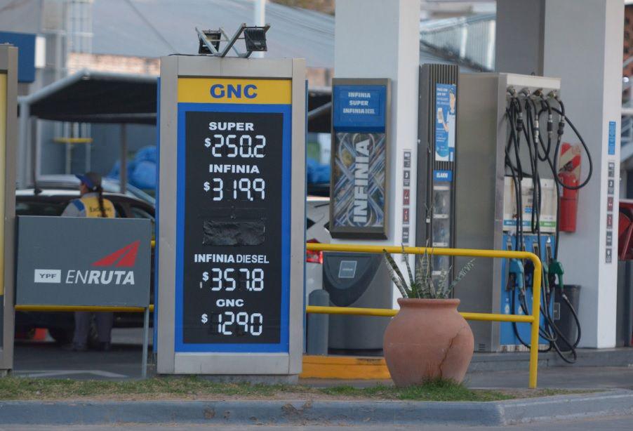 Con la suba de YPF se necesitan unos $600 más para llenar el tanque y ...