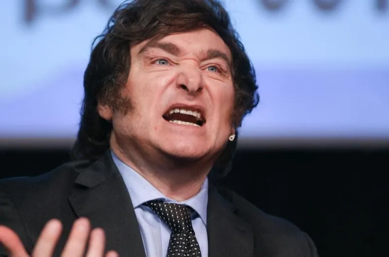 Milei: "El peso no puede valer ni excremento" - DOLARIZACIÓN.