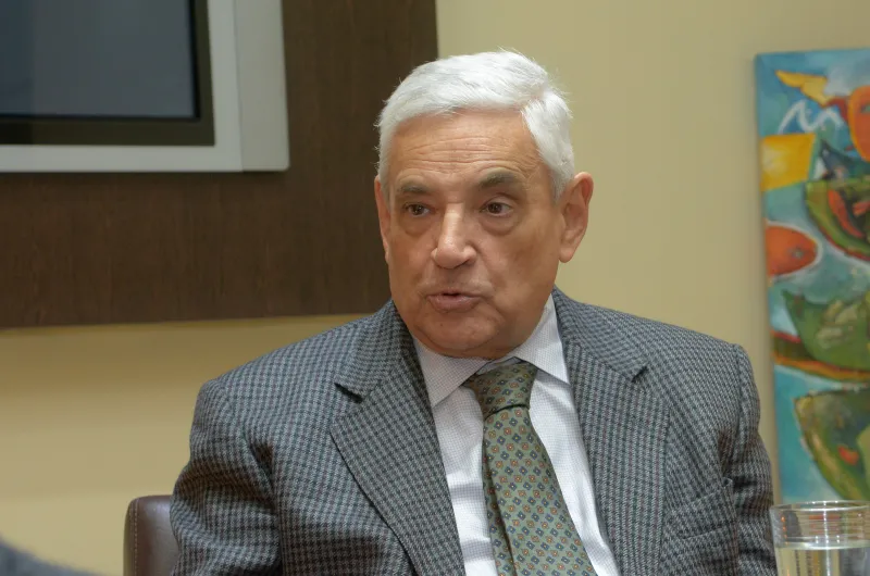 La Academia Nacional de Educación incorpora al Dr. Zuleta Puceiro ...