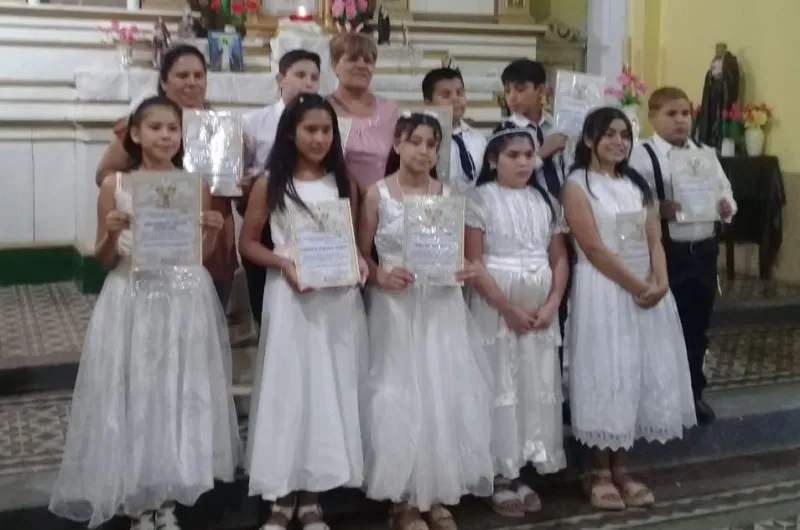 En Choya, niños y también adultos recibieron su Primera Comunión ...