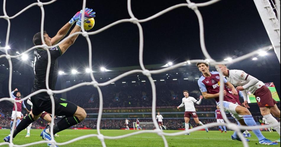 "Dibu" Martínez fue clave en el triunfo del Aston Villa - El arquero argentino mantuvo su valla ...