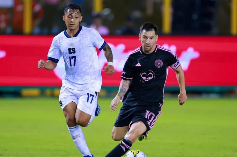 Messi volvió, jugó un tiempo y fue el mimado - El rosarino mostró ...