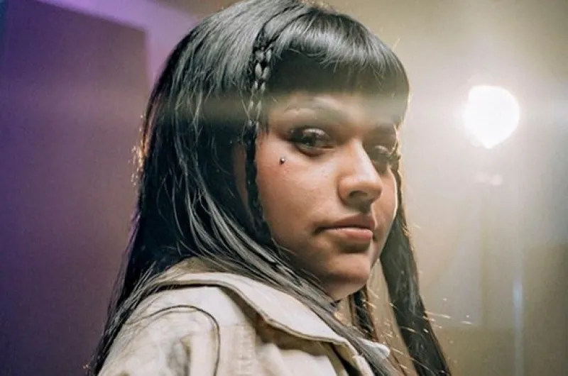 Flor Álvarez, la cantante viral en las redes, llega a Santiago con sus ...