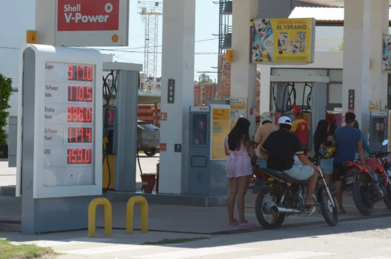 Shell y Axion subieron sus precios por debajo de YPF - Actualización impositiva dispuesta por el ...
