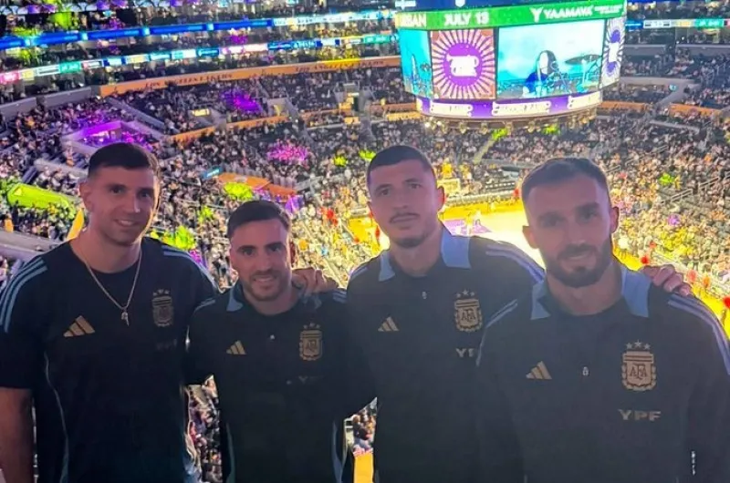 La "Scaloneta" disfrutó de la magia de la NBA - Presenciaron el duelo entre los Lakers de LeBron ...