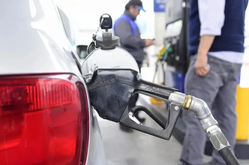 La nafta y el gasoil subirán sus precios un 4% a partir de este miércoles - El alza iba a ser ...