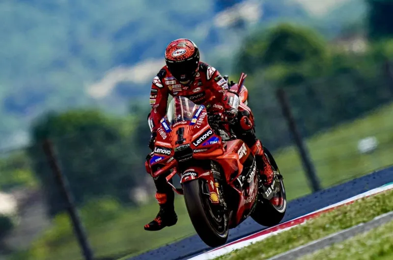 Bagnaia gana la carrera Sprint y un colombiano sorprende en Moto 3 - El piloto de Ducati tuvo un ...