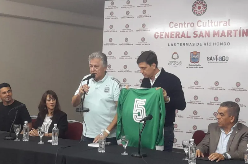 El "Pato" Fillol disfruta de su estadía en Las Termas - Ubaldo Matildo ...