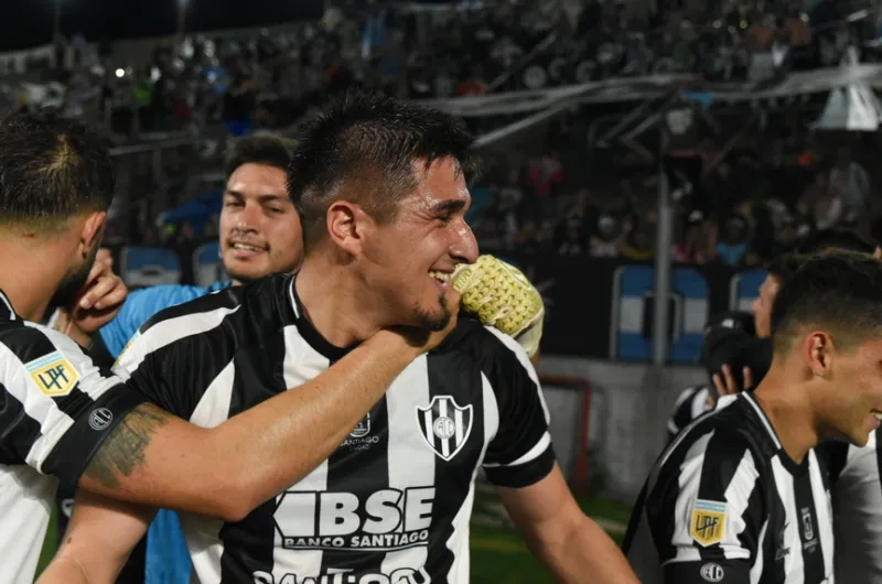 El "Ferro" lo dio vuelta con personalidad para meterse entre los cuatro ...