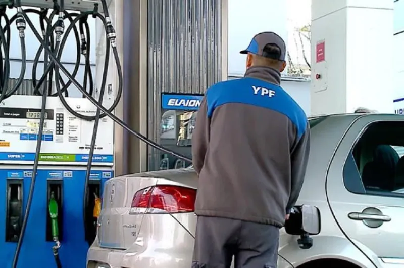 YPF analiza bajar el precio de los combustibles en el mes de octubre - Así lo anunció su ...