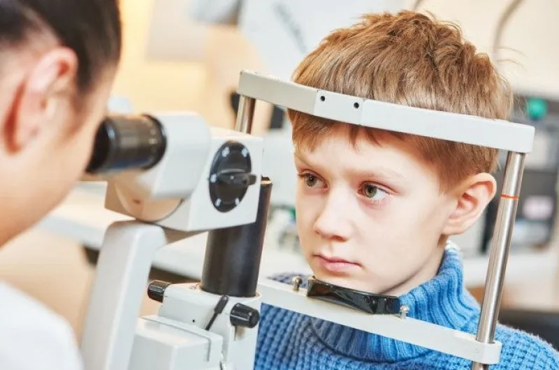 Problemas en los ojos de los niños que los padres no deben ignorar ...