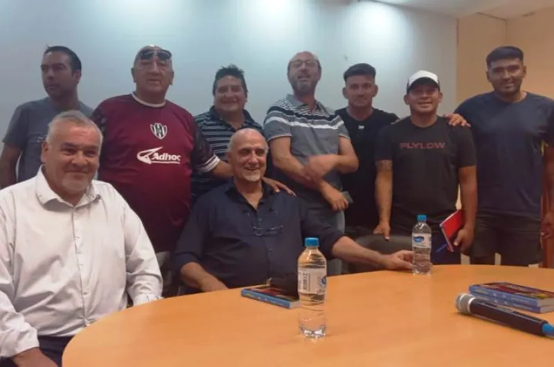 Se presentó el libro "5.000 Días: un métado para el fútbol" - Hoy por ...