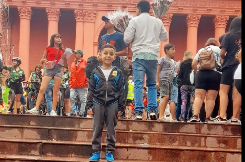 Los milagros existen: Gío lo sabe y para agradecer asistió a peregrinos ...