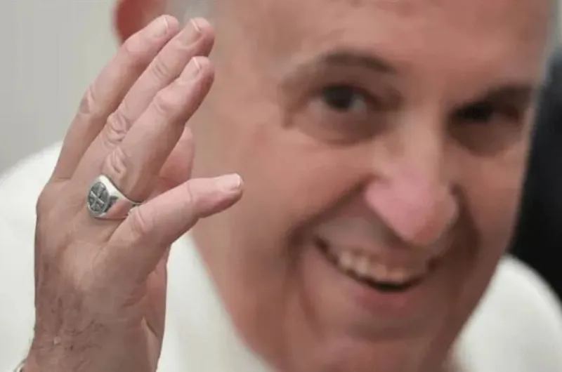 Qué es el anillo del pescador que usaba el Papa y por qué se lo destruye tras su muerte - Esta ...