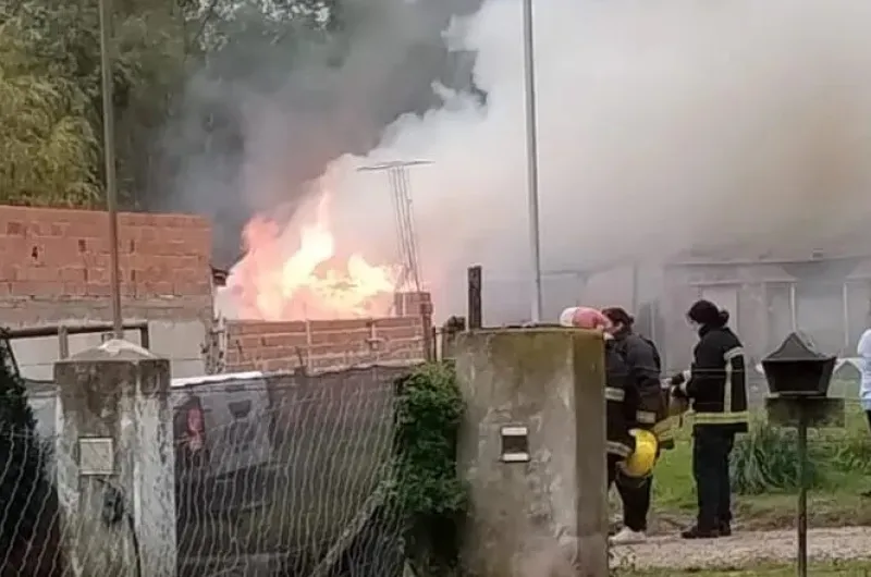 Ataque a un portero acusado de abuso: le incendiaron su casa - El hombre fue denunciado por el ...