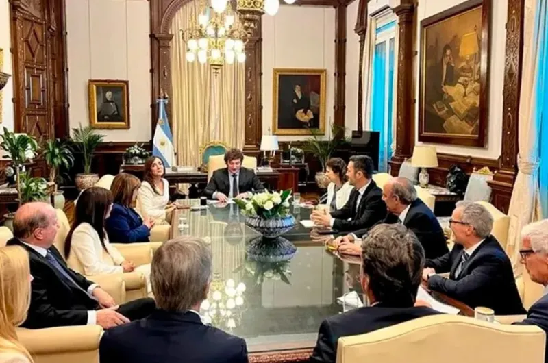 Milei convocó a nueva reunión de Gabinete tras el fallo por YPF - El nuevo intercambio de equipo ...