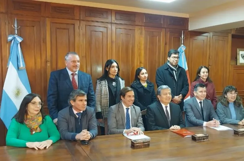 Humanidades fortalece la formación profesional en el área tributaria ...