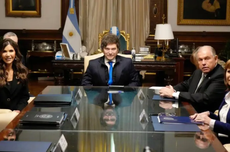 Milei avanzó en un acuerdo para que los argentinos viajen a Estados Unidos sin visa - Argentina ...