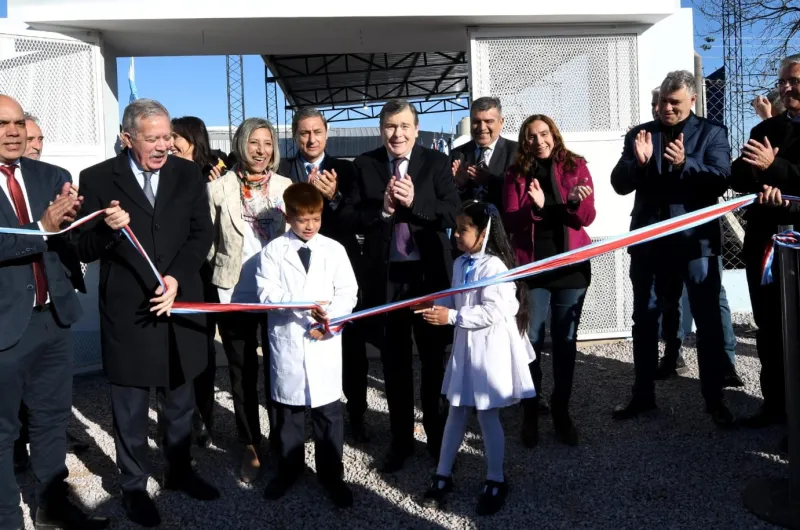 Zamora inauguró el renovado edificio de la Esc. N° 130 en El Desmonte y ...