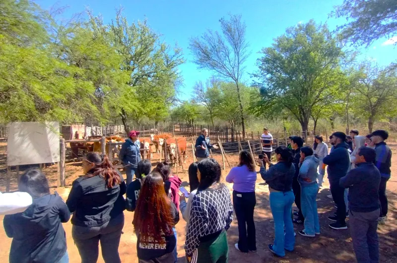 Alumnos de Villa Atamisqui visitan el campo del INTA - Fueron 30 ...