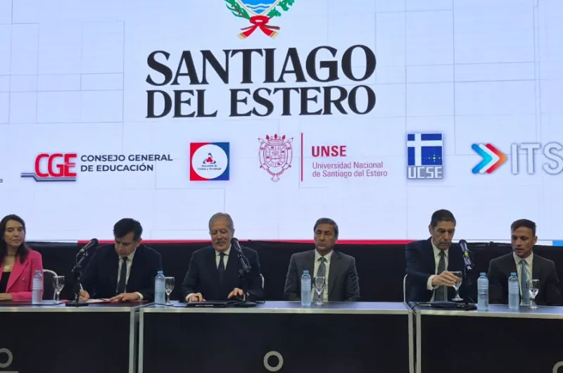 Suárez firmó convenios de cooperación con la Unse y la Ucse por el ...